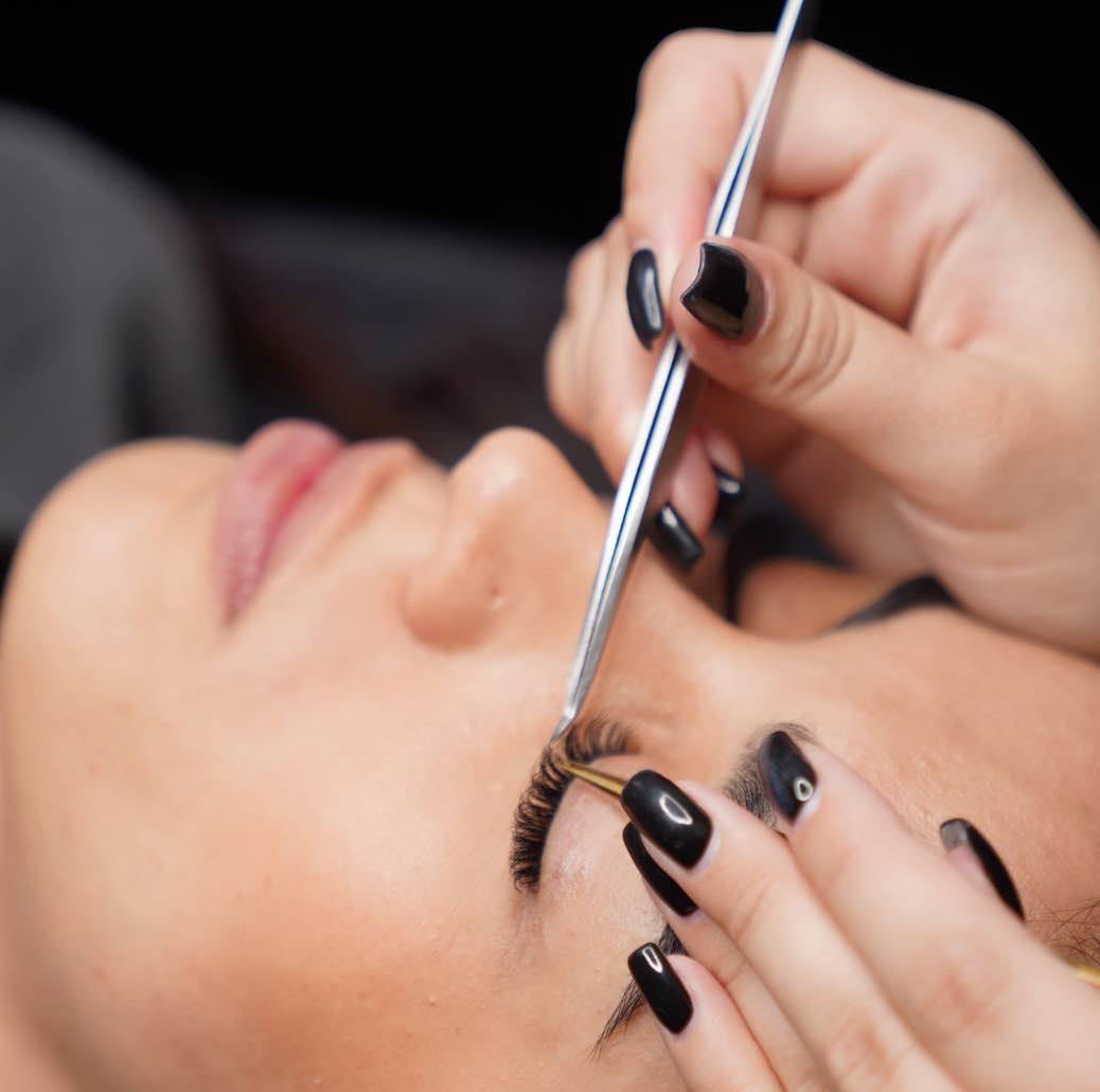 Lash Extensions vs. Lash Lift: What's the best choice? - Lili Salon Spa
